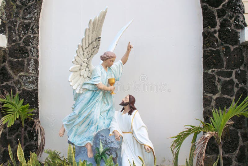 Jesus Christ Entre Deux Anges Image stock - Image du catholicisme ...
