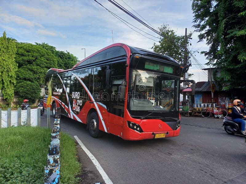 LRT Train in Station with Curved Roof Editorial Photo - Image of city ...