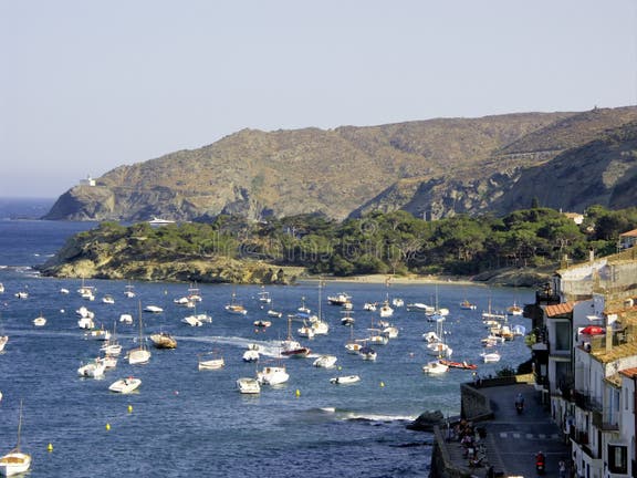 Jachthaven van Cadaques stock afbeelding. Image of golf - 28565745