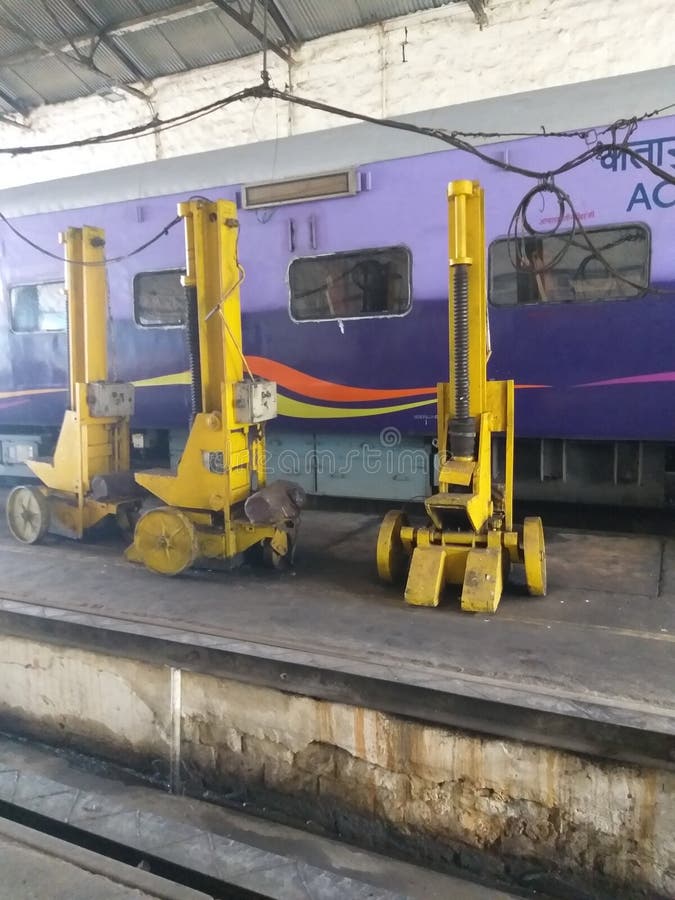 Jack electrical to lift editorial stock image. Image of jack - 155879539