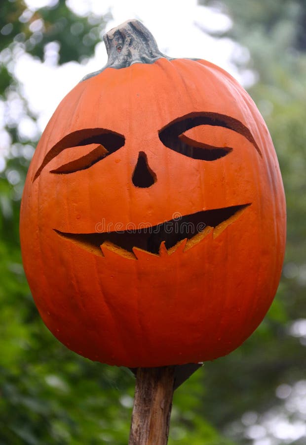 Jack-uno-linterna en polo imagen de archivo. Imagen de tallado - 102177275