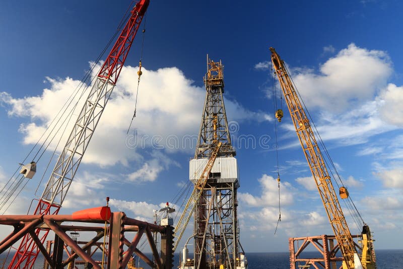 Jack Up Offshore Drilling Rig Stock Photo - Image of fuel, legs: 33335040