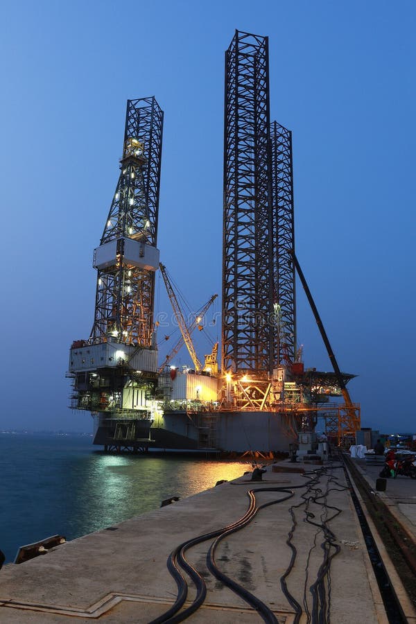 Jack up oil drilling rig stock photo. Image of dusk, offshore - 34714902