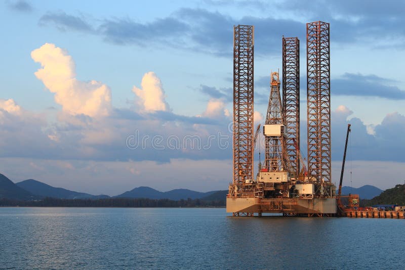 Jack Up Drilling Rig (Oil Drilling Rig) at Twi Stock Photo - Image of ...