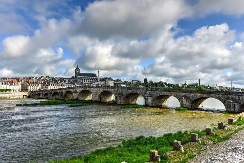 Jacques-Gabriel Bridge - Blois, Francia Imagen de archivo - Imagen de ...