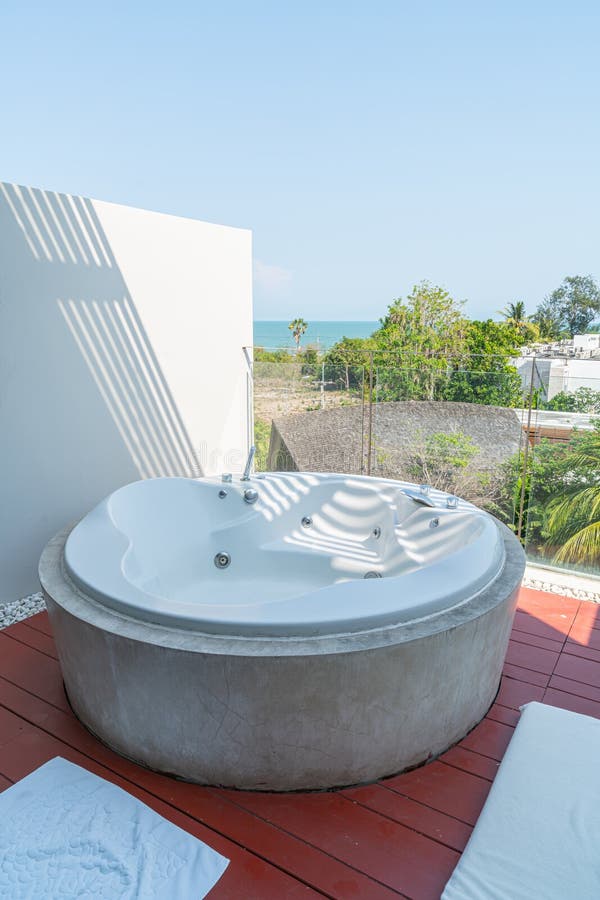 Jacuzzi Bath Tub on Balcony Stock Image - Image of pool, modern: 175020043