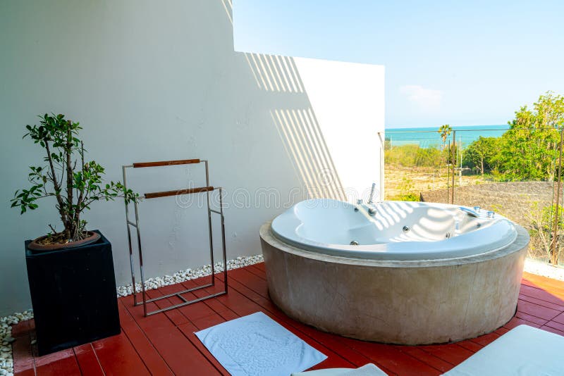 Jacuzzi Bath Tub on Balcony Stock Image - Image of luxury, hydrotherapy ...