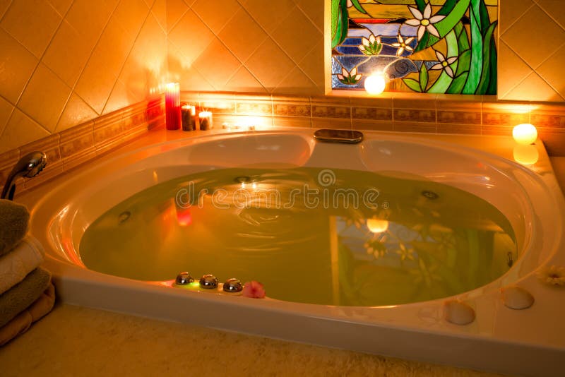 Jacuzzi ligero de la vela imagen de archivo. Imagen de lavado - 43054029