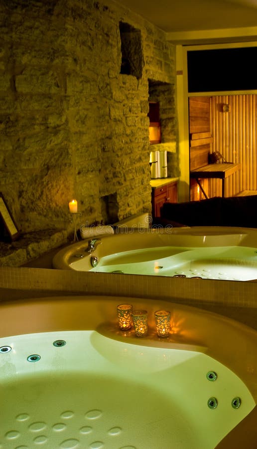 Piscina De Lujo Del Balneario Del Jacuzzi Imagen de archivo - Imagen de ...