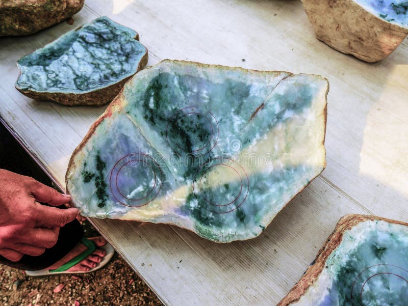 Jade Bruto En El Jade-mercado De Mandalay Imagen de archivo - Imagen de ...