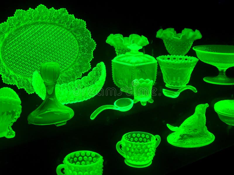 Jade Que Brilla Intensamente En La Roca Y Gem Show Foto de archivo ...