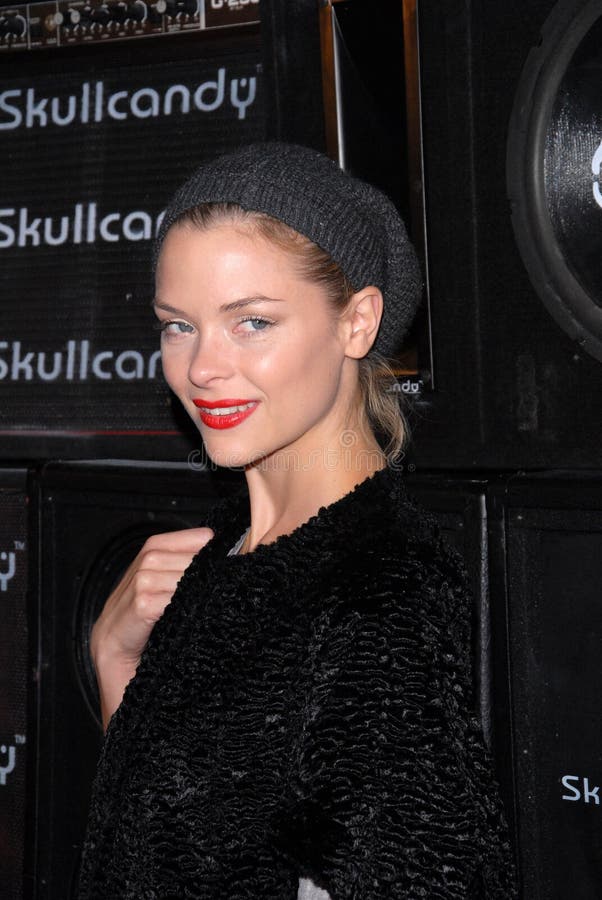 Jaime King editorial image. Image of launch, skullcandy - 25133625