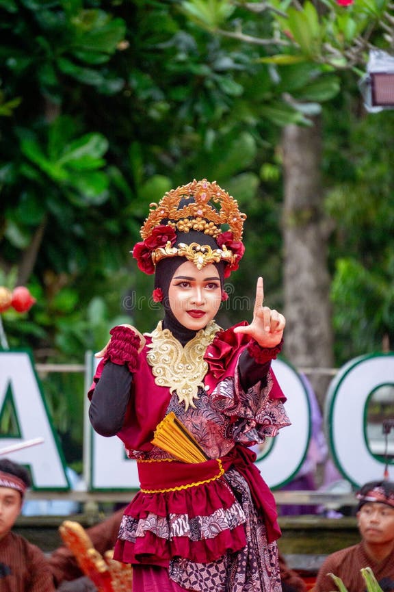 Jaipong Dance from Sunda, West Java. this Dance is Known for Its Agile ...