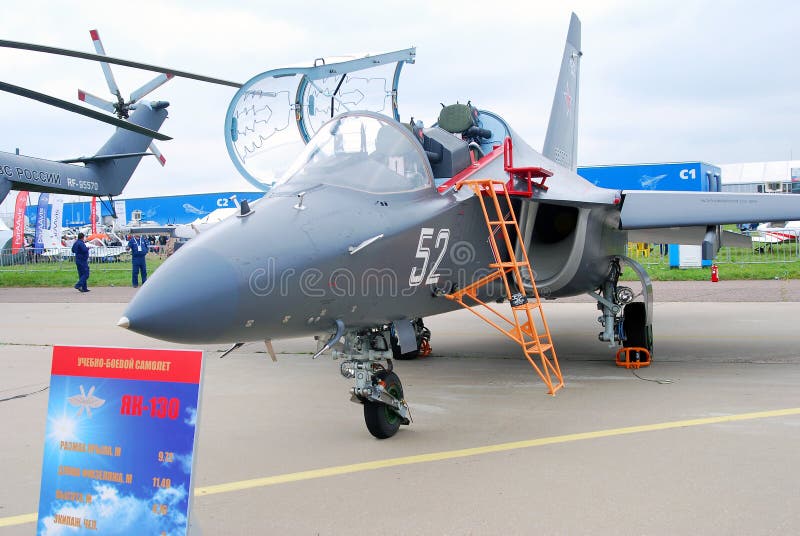 Jak-130 redactionele foto. Image of redactie, vliegtuig - 33302521