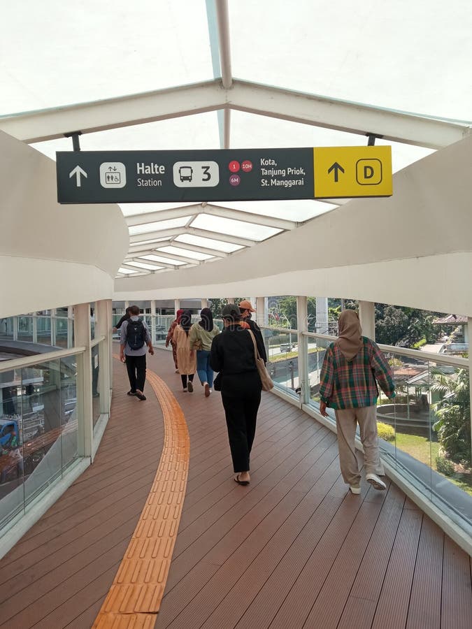 Jakarta Busway station editorial image. Image of tourism - 275984400