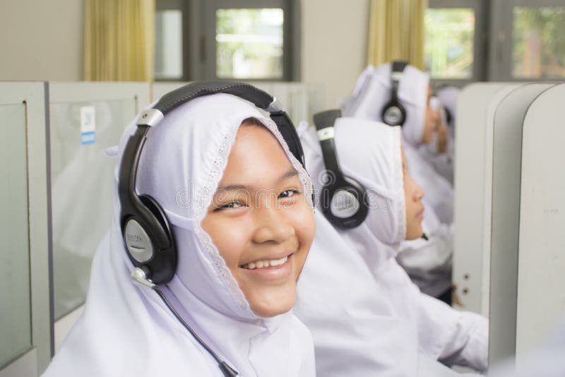 Muslim students editorial photo. Image of culture, indoor - 100517071