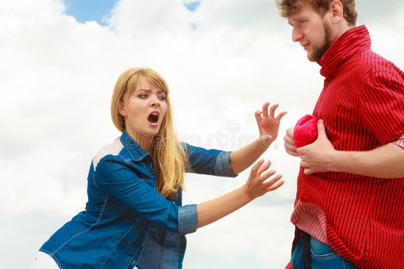 Jaloers Concept Paar in Liefde Met Rood Hart Stock Afbeelding - Image ...