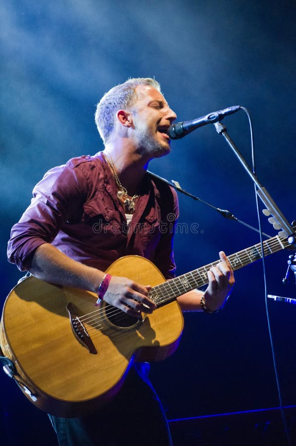 James Morrison singing editorial photography. Image of festival - 35387467