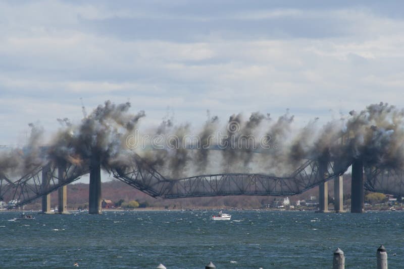 Fly-over by Squadron editorial stock photo. Image of freedom - 2332748