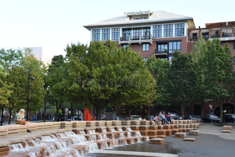 Jamison Square En Portland, Oregon Foto de archivo editorial - Imagen ...
