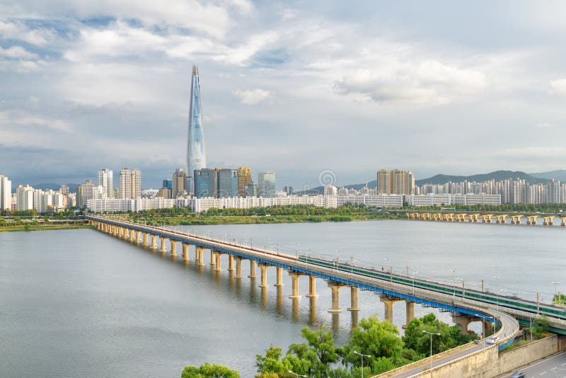 Jamsil Railway Bridge Over the Han River at Downtown, Seoul Stock Image ...