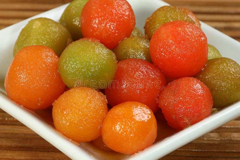 Jamun de Gulab, coloré photo stock. Image du doux, préparé - 39980216