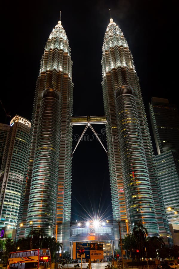 2 Jan 2017 Klcc in the Night Editorial Photo - Image of kuala, tower ...