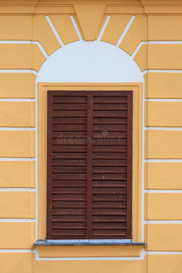 Janela Fechada De Uma Casa Velha Imagem de Stock - Imagem de barroco ...
