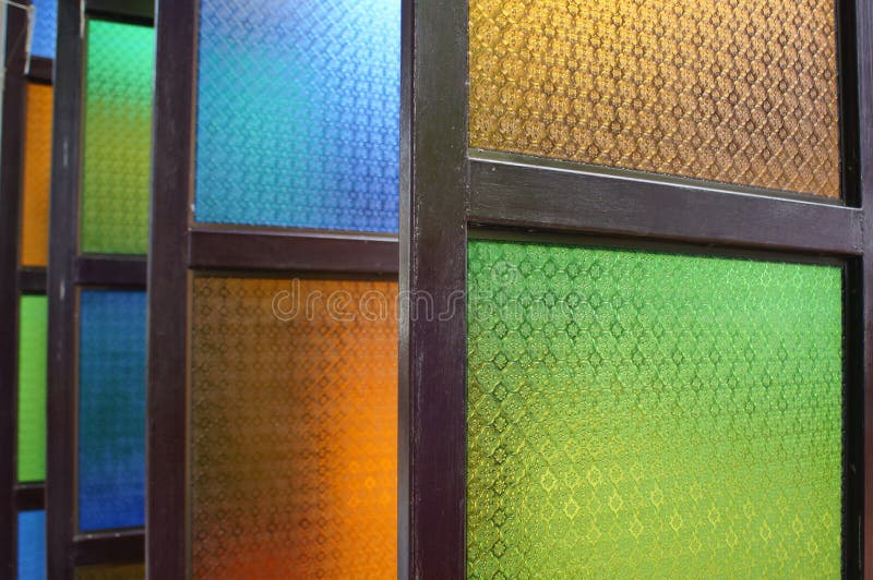 Janelas coloridas imagem de stock. Imagem de aberto, vento - 46767991