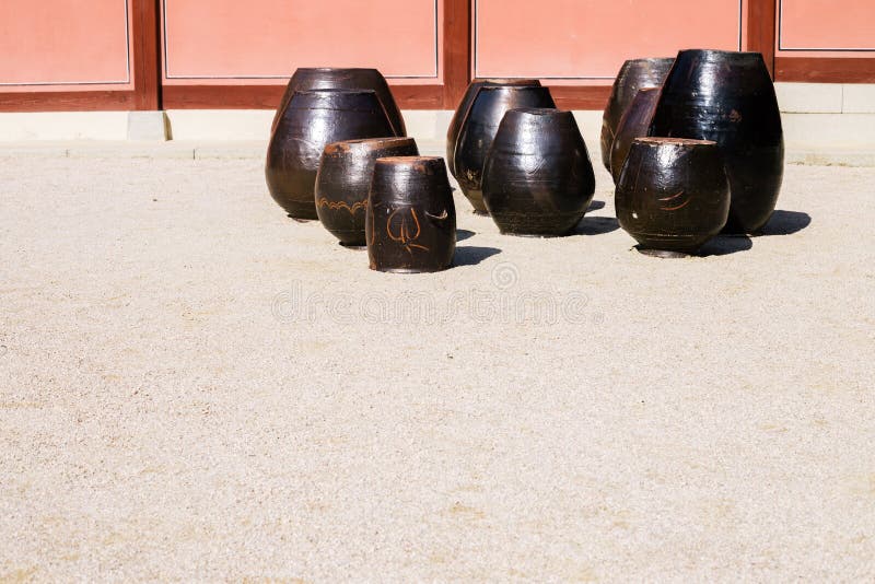 Tarros Tradicionales Coreanos De La Comida De Jangdokdae Foto de ...