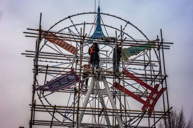 Workers Assembling Lanterns at Confucius Temple Editorial Photography ...