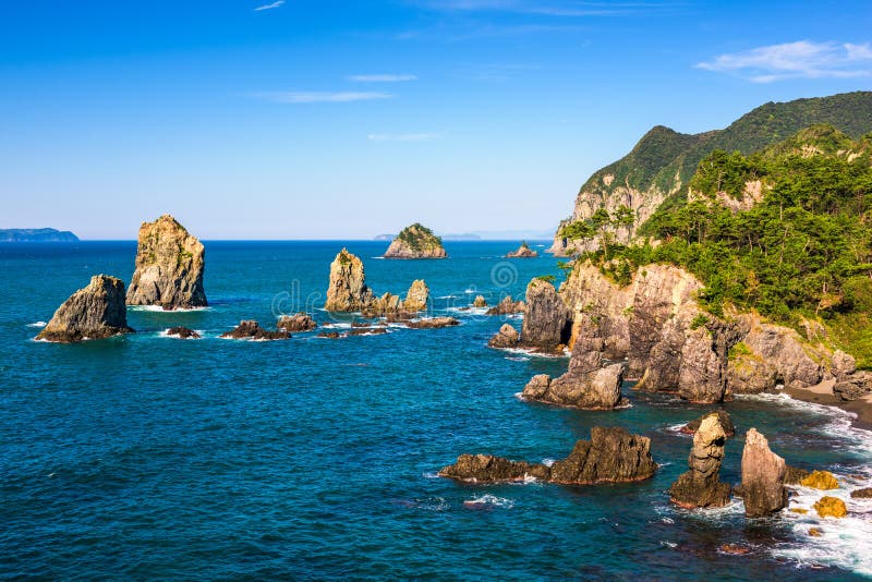 Steniga Japan Seglar Utmed Kusten Arkivfoto - Bild av sjösida, textur ...