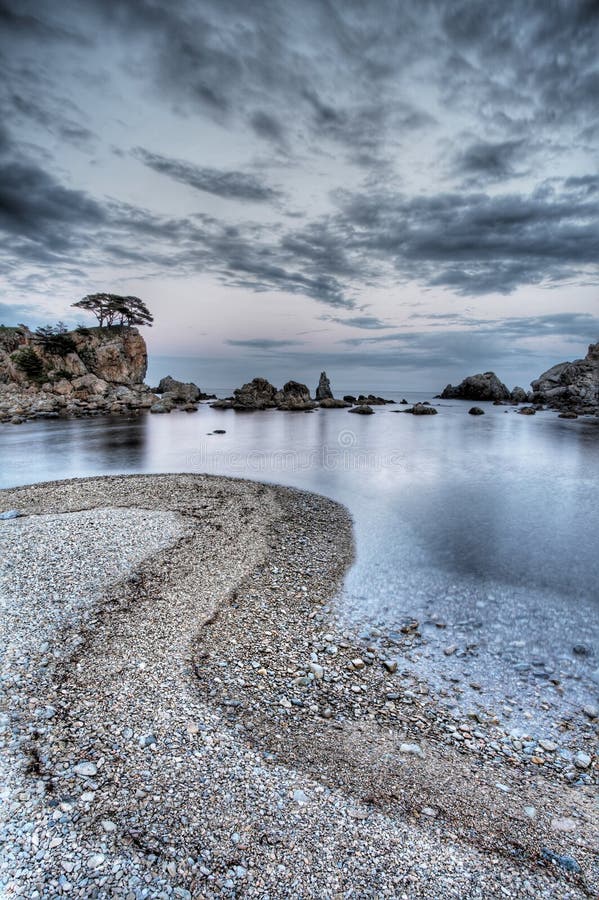 Japan-Meer. Insel 9 stockfoto. Bild von sonne, steine - 7319746