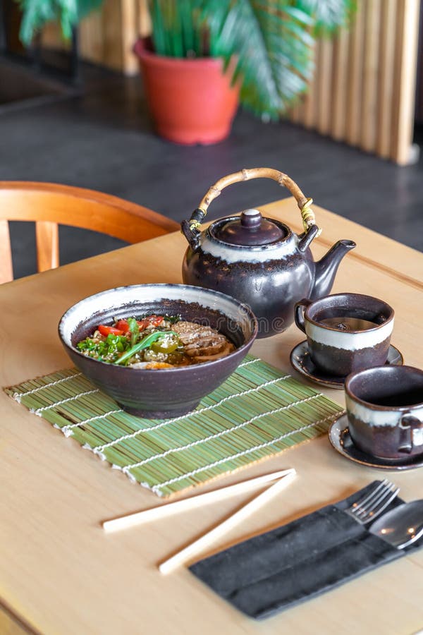 Noodles Serving in Paper Plate at Market Food Stall Stock Photo - Image ...