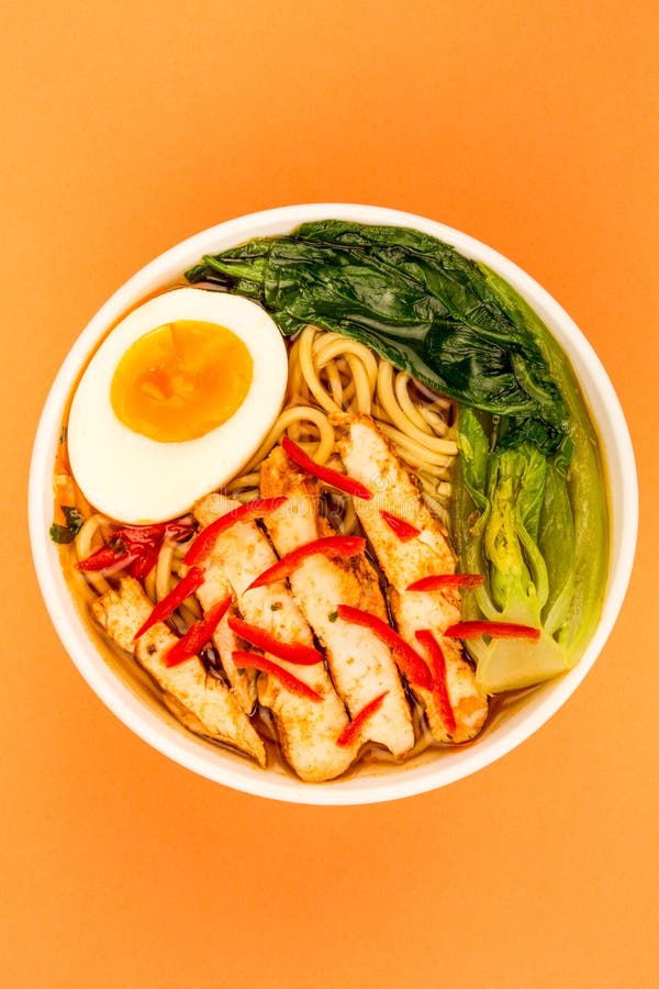 Japanische Art-Huhn Und Paprikas Ramen-Suppe Oder Suppe Mit PAK C ...