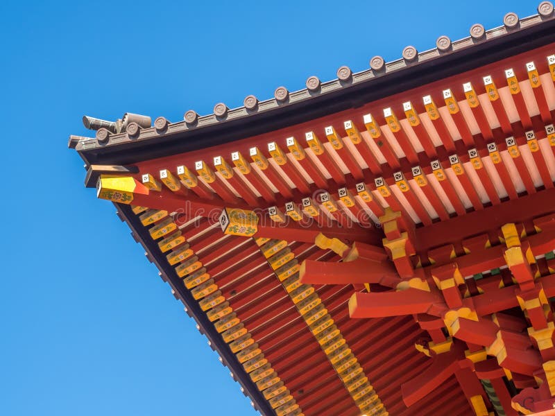 Japanse Dak Hoogste Kunst in Tempel Stock Foto - Image of donder ...