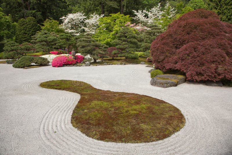 Close-up Van Een Japanse Tuin Van Steen En Zand Stock Foto - Image of ...