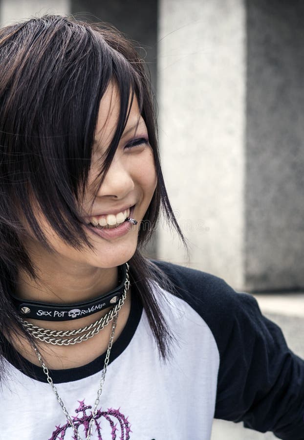 Japanse Tiener Met Kettingstoebehoren Harajuku In Tokyo Redactionele