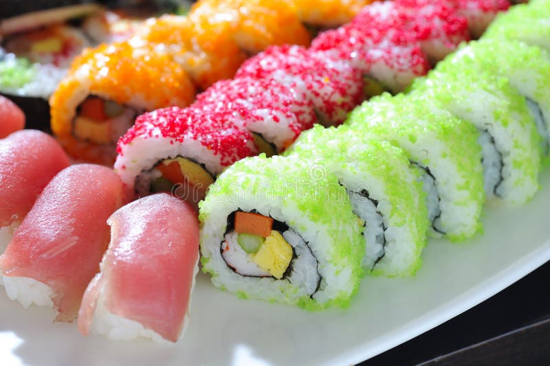 Suszi zdjęcie stock. Obraz złożonej z pomarańcze, ryż - 21385346