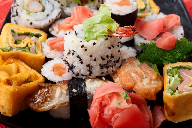 Japoński suszi zdjęcie stock. Obraz złożonej z łosoś - 22153958