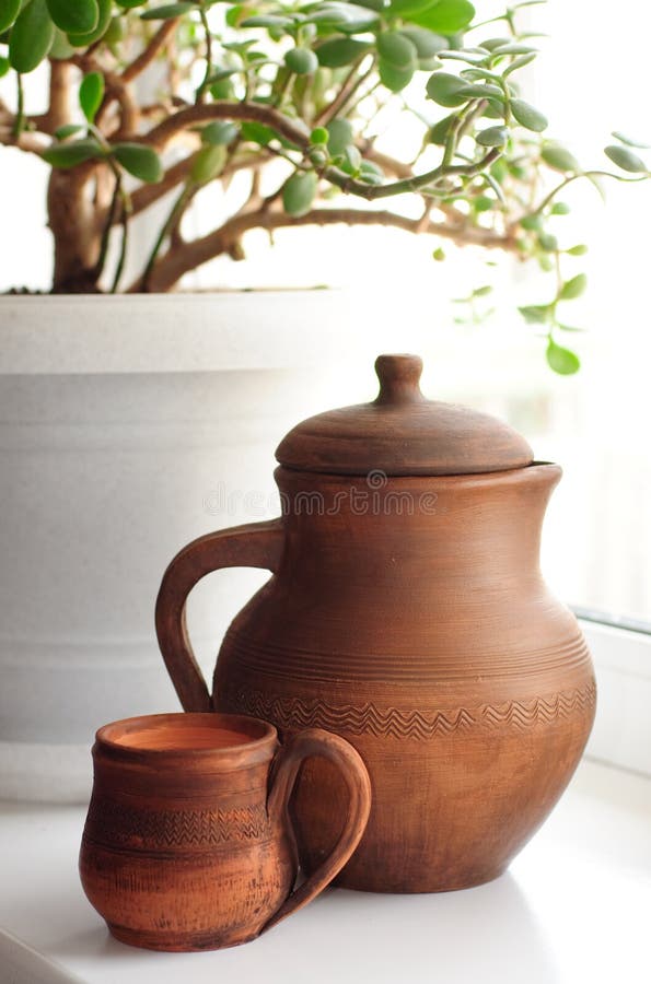 Jarro e caneca da argila foto de stock. Imagem de galeria - 30746018