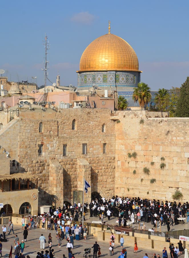 Jasídicos Judíos Ruegan La Pared Occidental Imagen editorial - Imagen ...