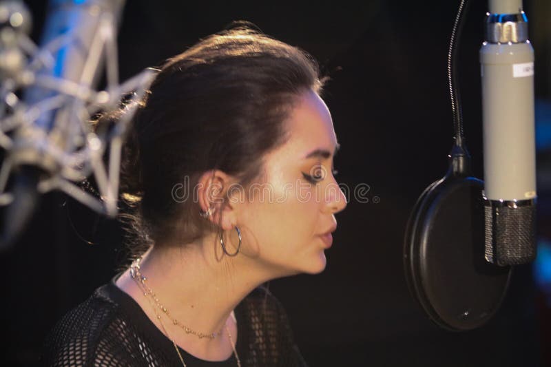 Jasmine Thompson Films a Session in New York Editorial Stock Image ...