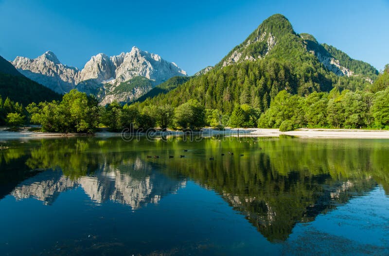 Jasna See, Kranjska Gora, Slowenien Stockbild - Bild von zieleinheit ...