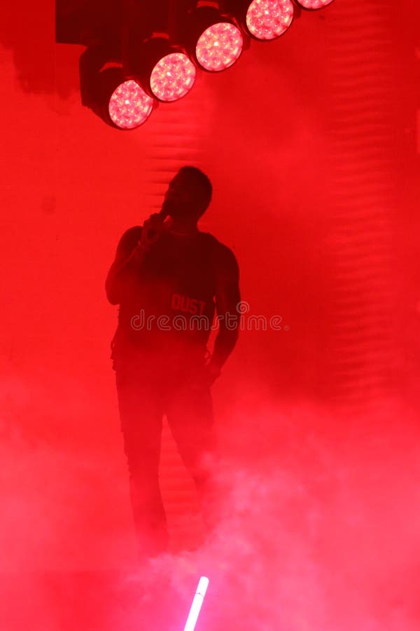 Jason Derulo Performing on Stage with a Dancer during a Live Concert ...