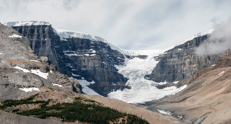 JASPER, ALBERTA/CANADA - AUGUST 9 : Athabasca Glacier in Jasper Stock ...