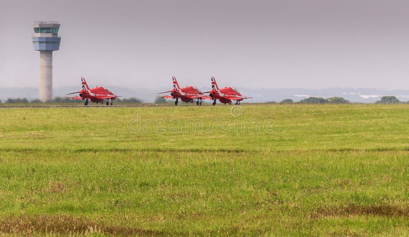 Jato Vermelho Do RAF Das Setas Foto Editorial - Imagem de profissionais ...