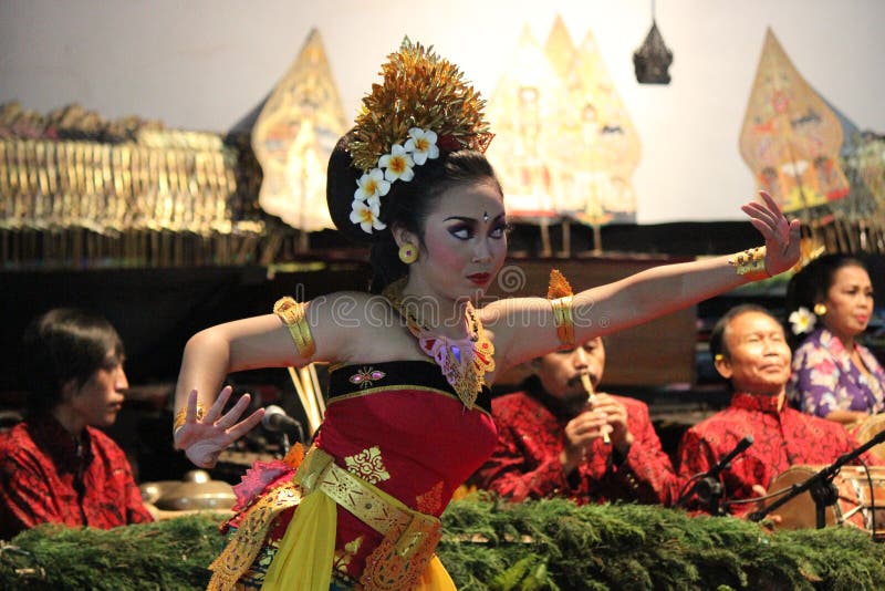 Javanese Gambyong Dance editorial stock image. Image of traditional ...