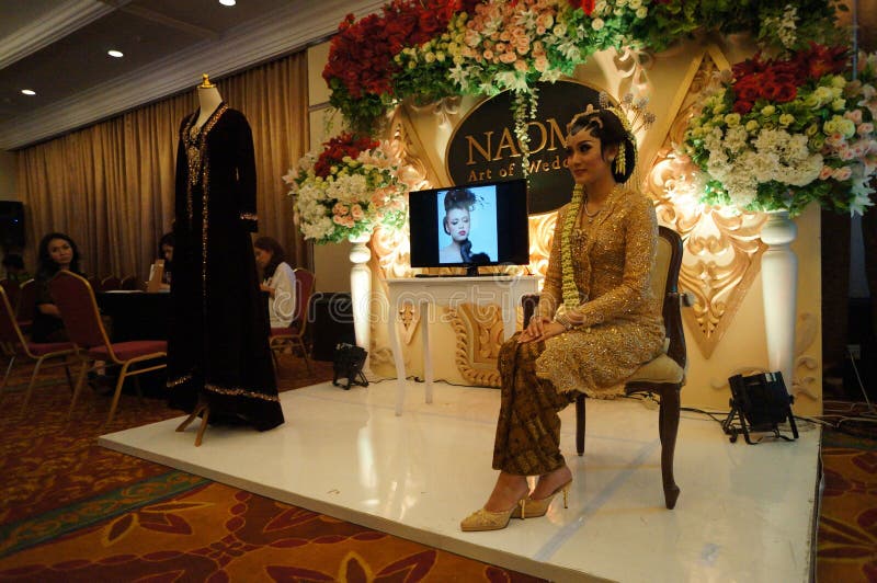 Javanese wedding dress editorial photography. Image of city - 61402972