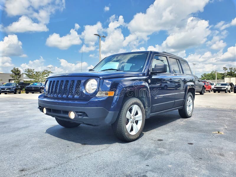 Jeep Wrangler Rubicon Unlimited Azul En Las Dunas De Arena Del Desierto ...